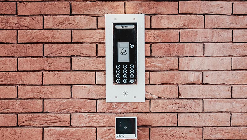 Doorbell with Intercom: Hear & Talk Back in Real Time